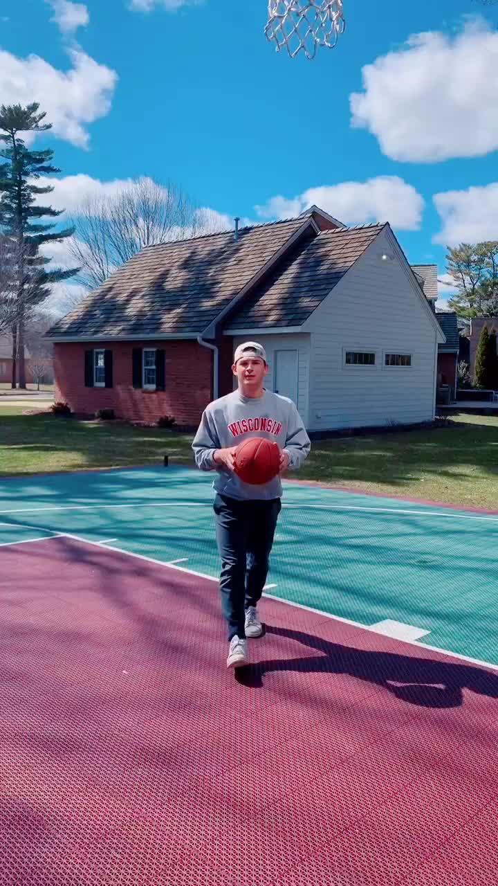 app.userVideo.meta.title | Exolyt